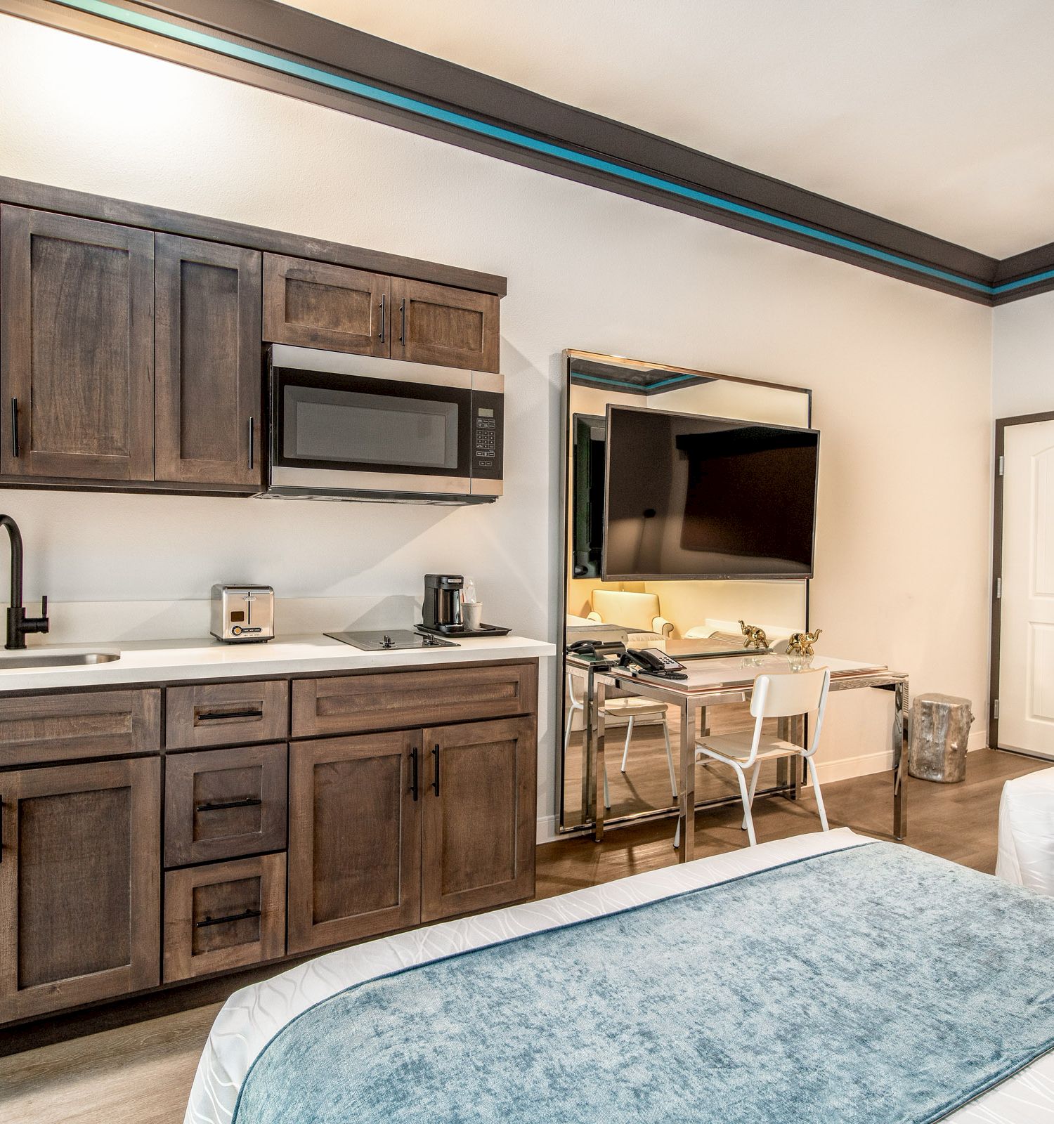 Amenities & Services | Aspire Inn Studios & Spa | Bellflower CA Hotel