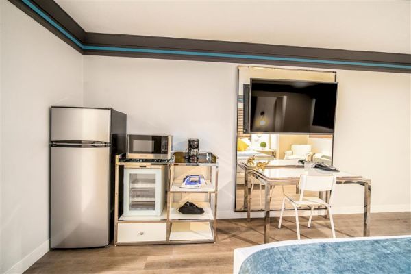 Bellflower Boutique Hotel Rooms | Aspire Inn Studios & Spa | Bellflower ...